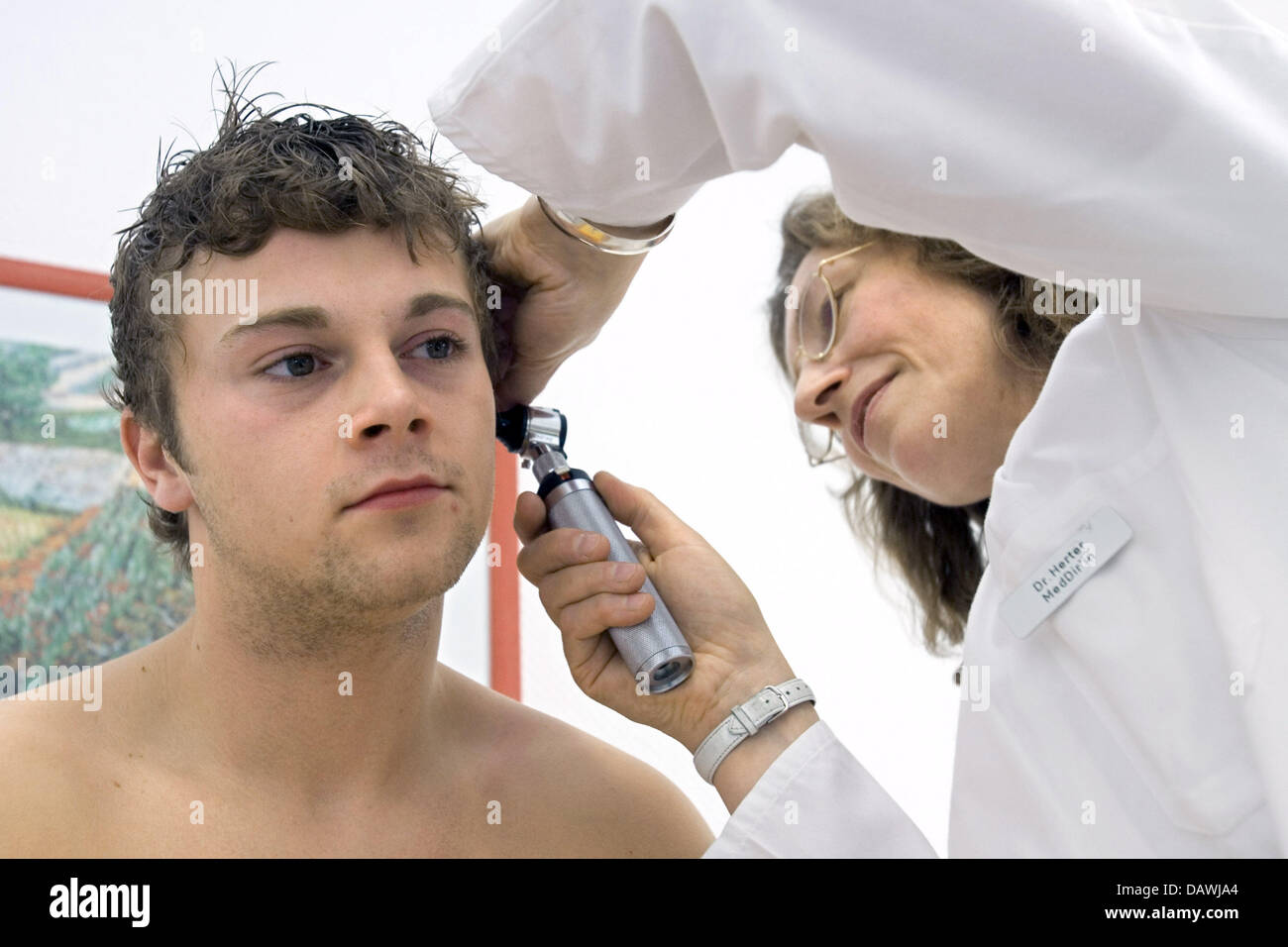 Dr. Dorothee Herter, head of medical assessment, checks the ears of ...