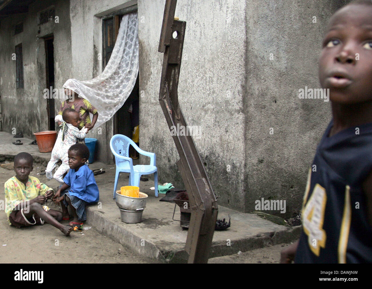 Democratic republic congo slum hi-res stock photography and images - Alamy
