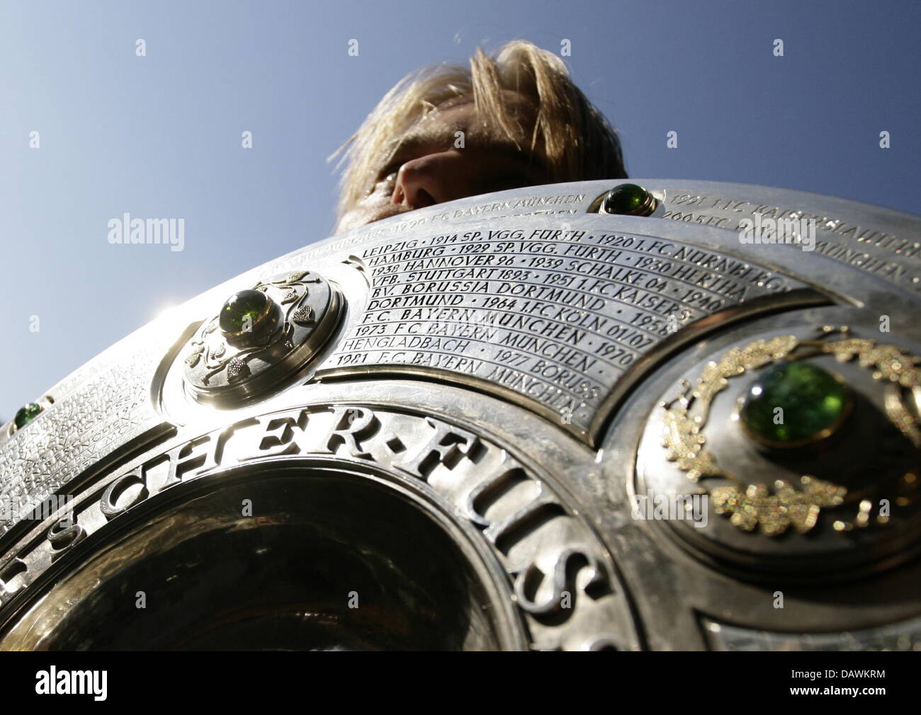 VfB Stuttgart goalkeeper Timo Hildebrand presents the championship ...