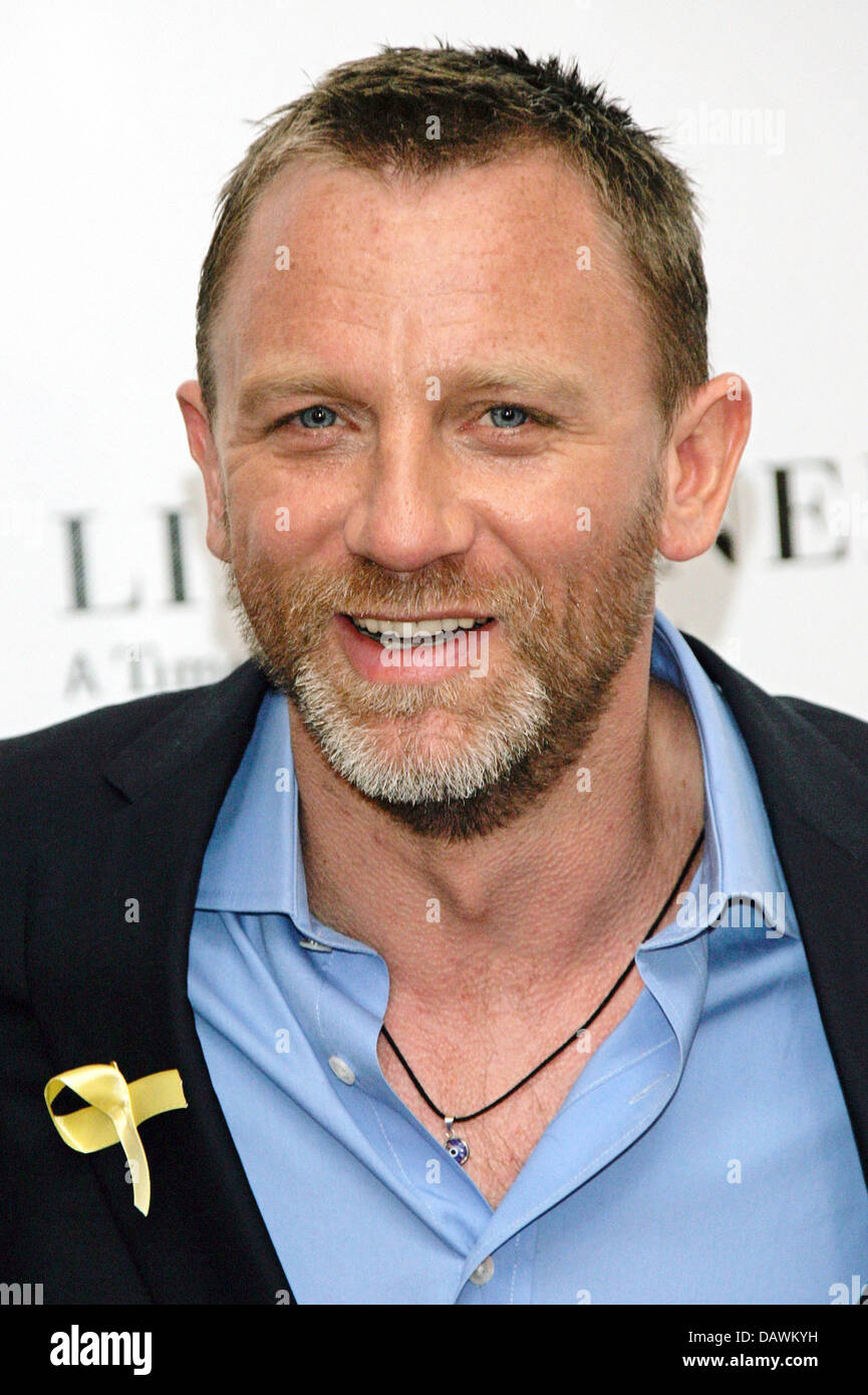 British actor Daniel Craig poses at the photocall for the film 'Golden ...