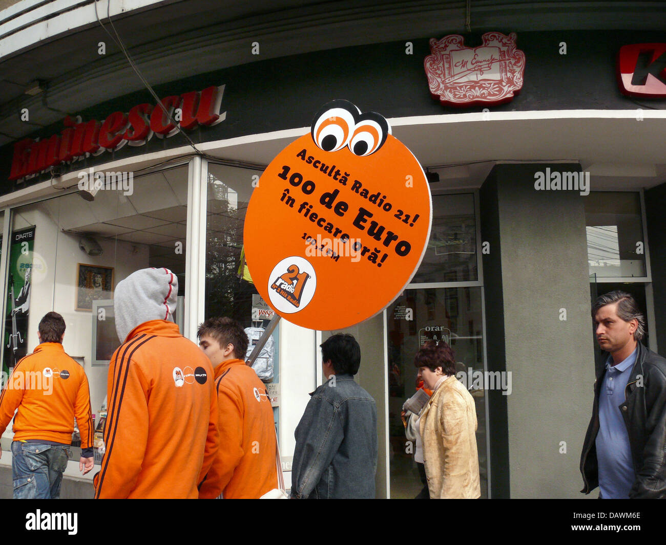 Ad signs hi-res stock photography and images - Alamy