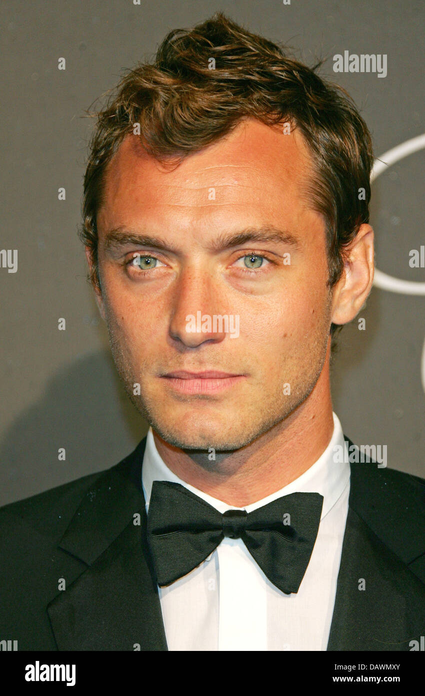 US actor Jude Law poses for the cameras as she arrives to the 'Trophee ...