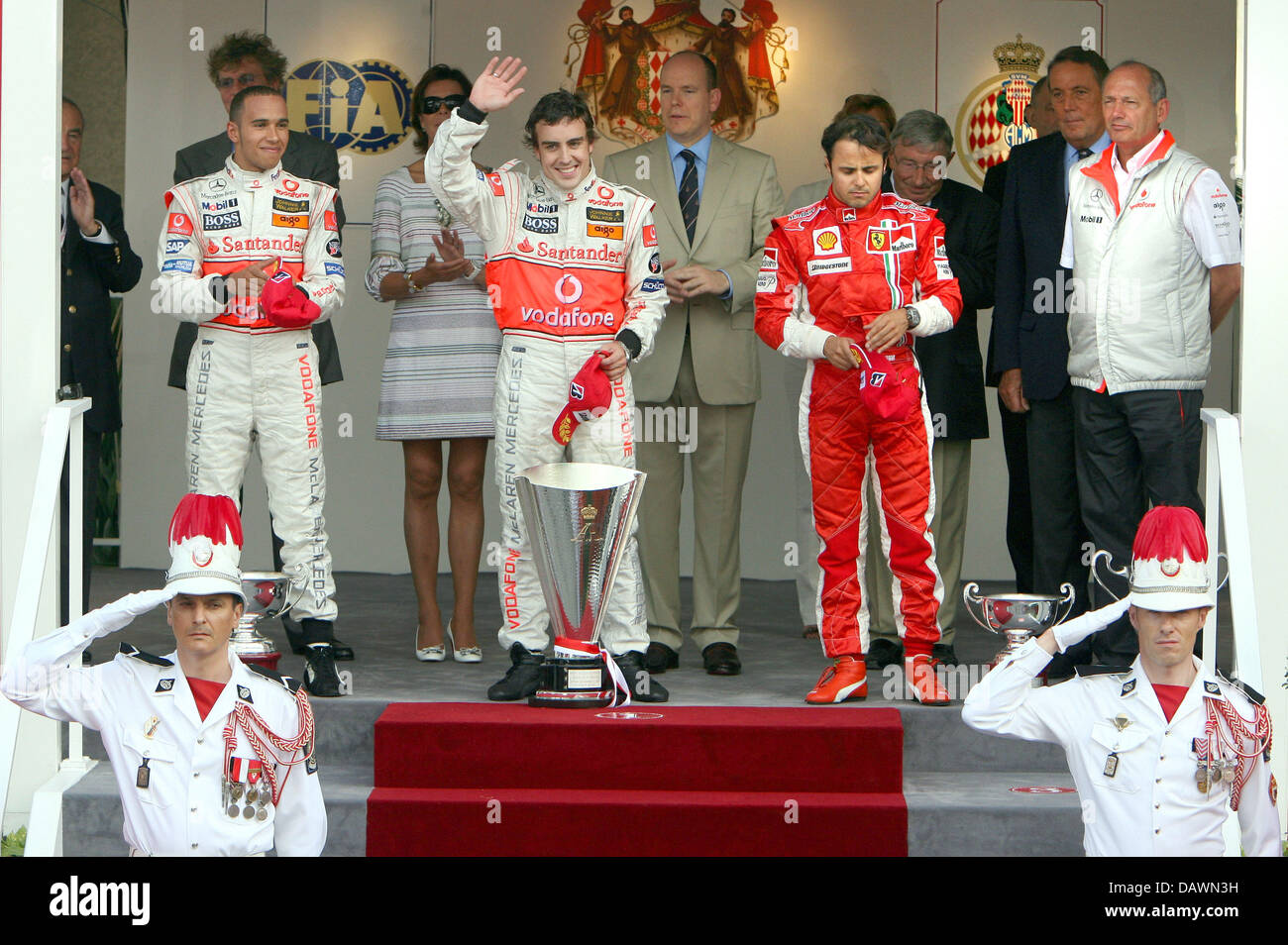 British Formula One pilot Lewis Hamilton of McLaren Mercedes (L-R), his ...