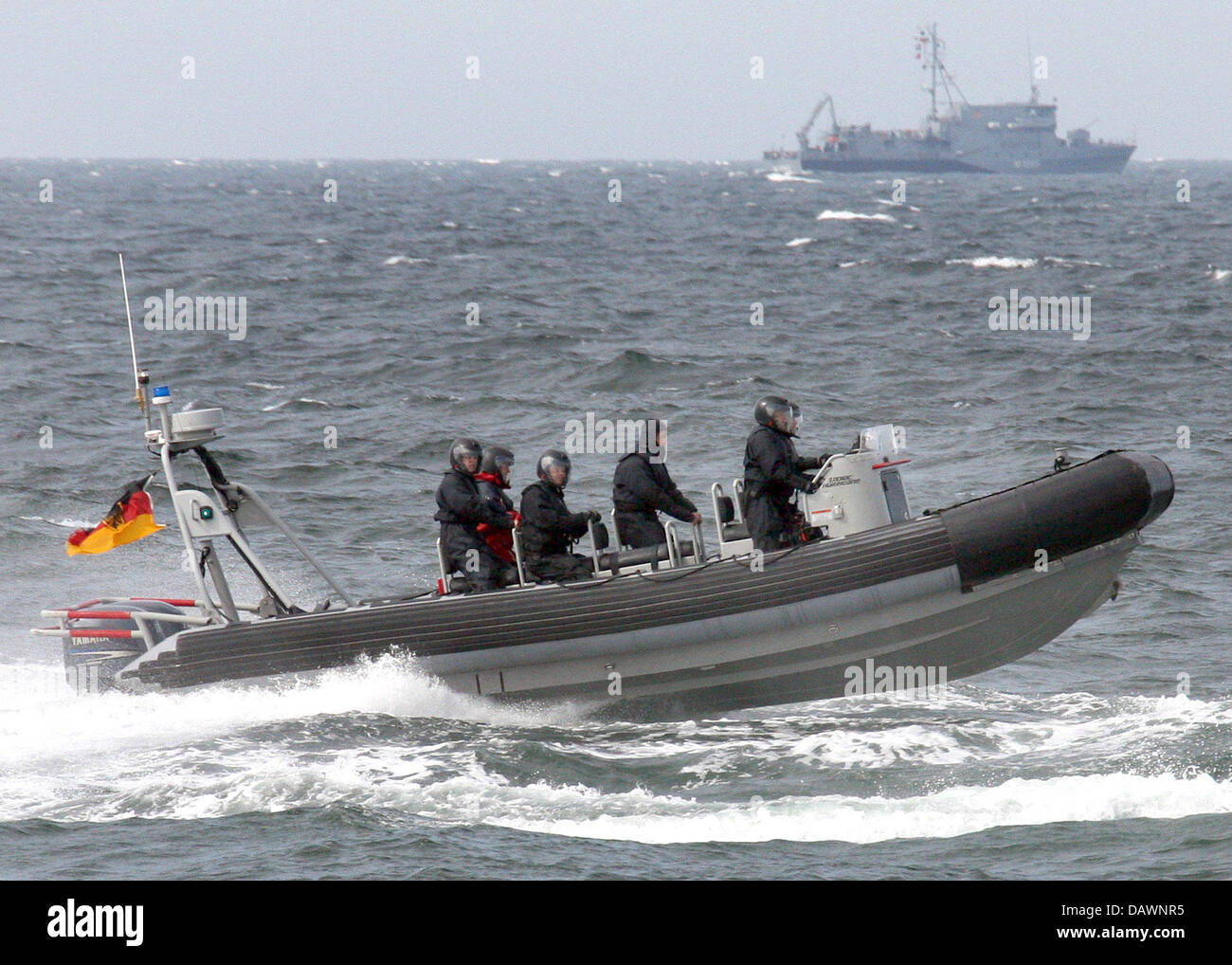 A GSG 9 unit (Border Guards Group 9) of the Federal German Police is ...