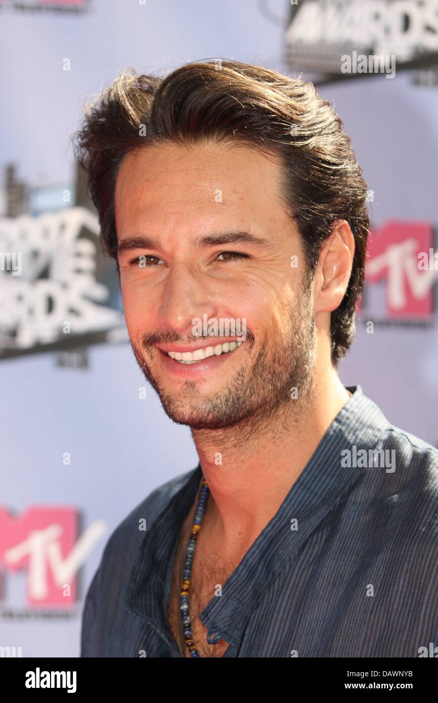 Brazilian actor Rodrigo Santoro is pictured at the 2007 MTV Movie ...
