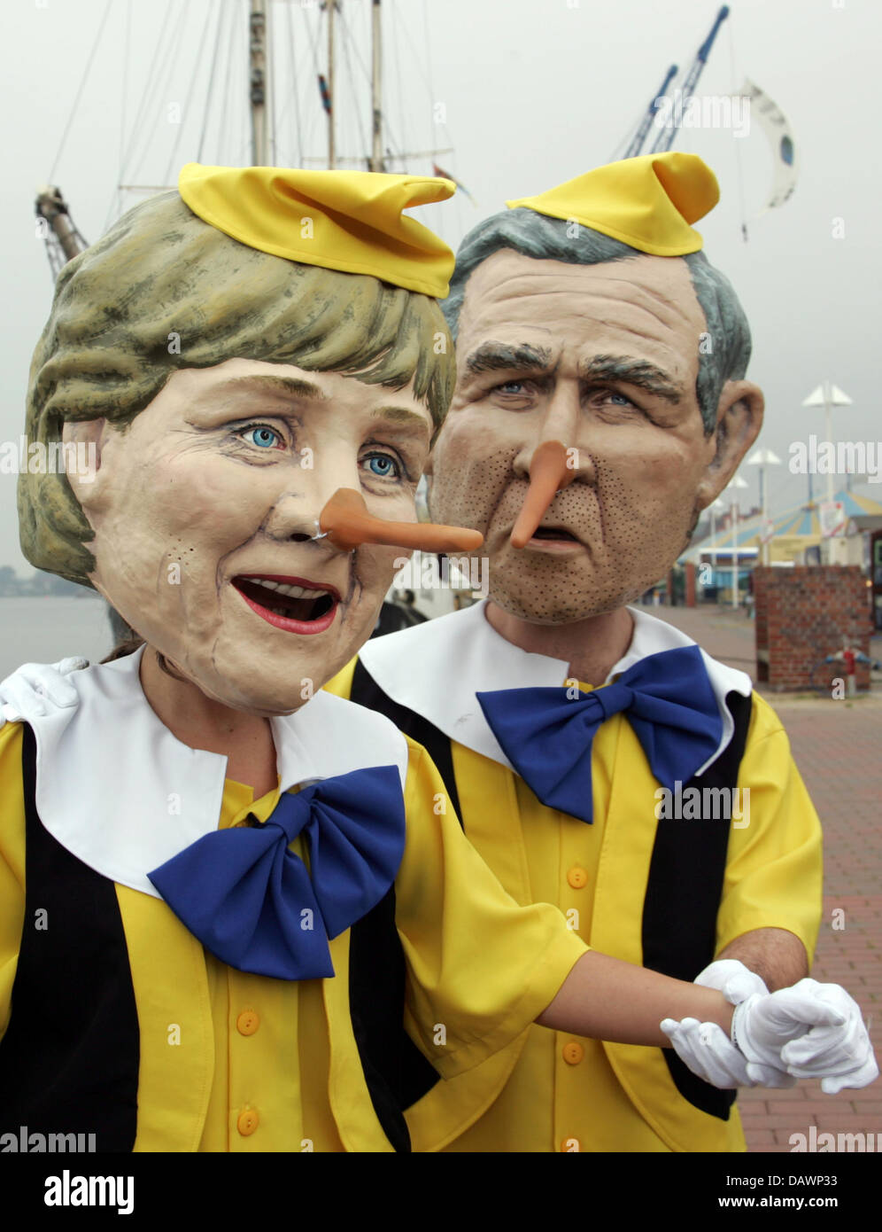 Caricatures of US President George W. Bush (R) and German Chancellor ...