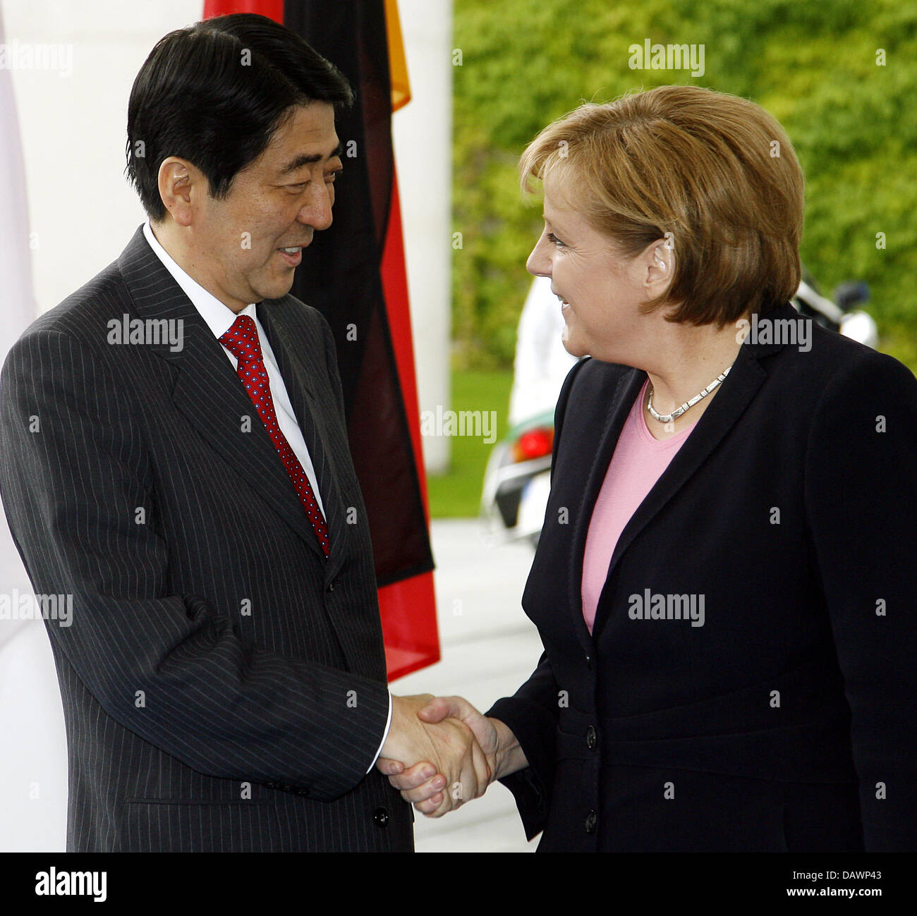 German Chancellor Angela Merkel (R) shakes hands with the Prime ...