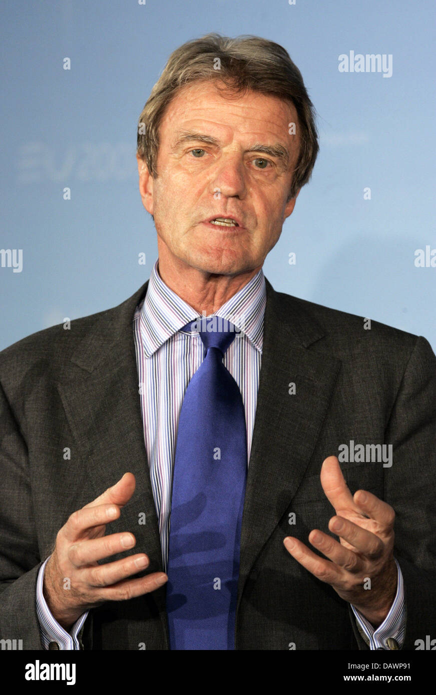 Kouchner bernard hi-res stock photography and images - Alamy