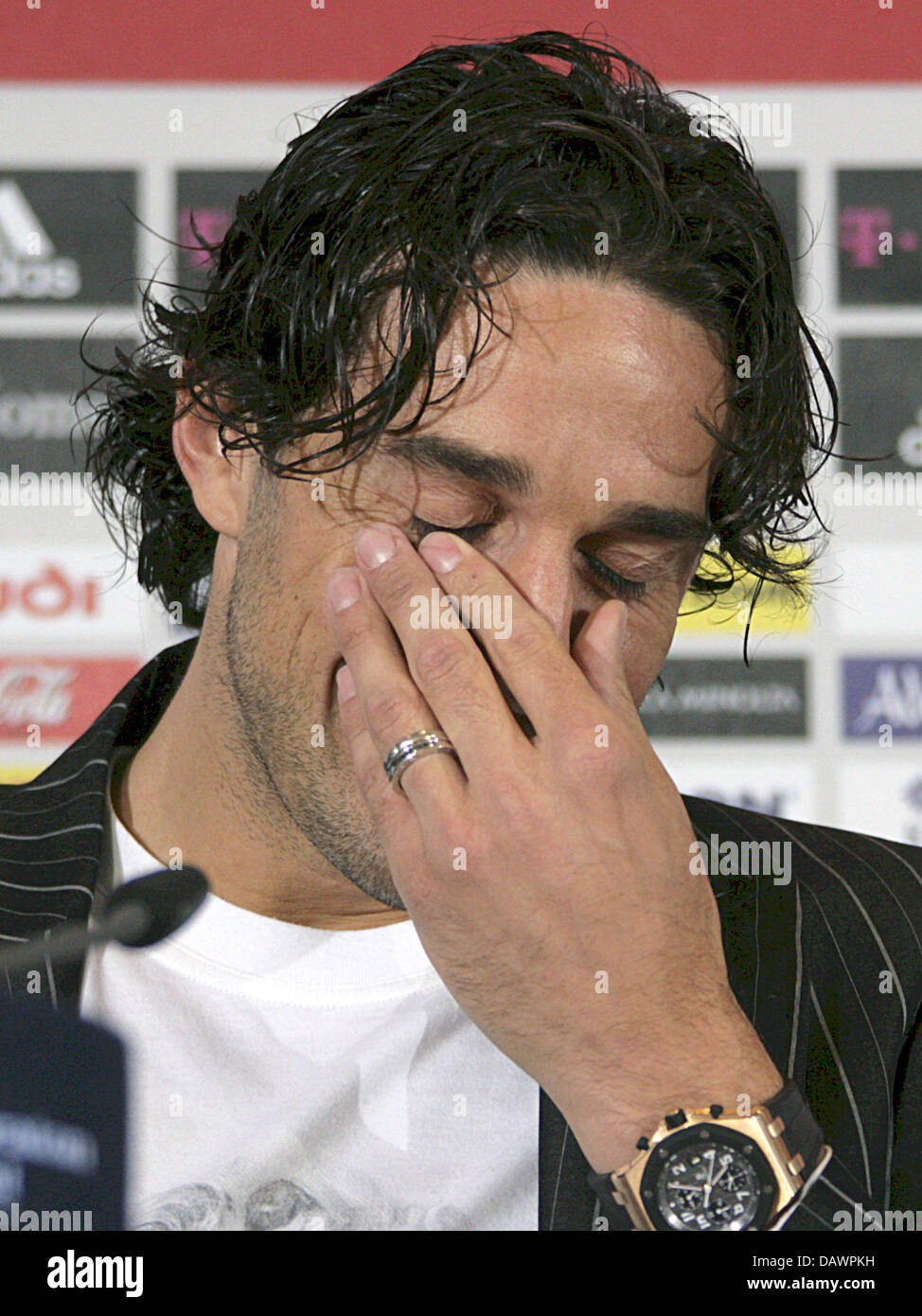 Bundesliga club Bayern Munich's new signed striker Luca Toni smiles at ...