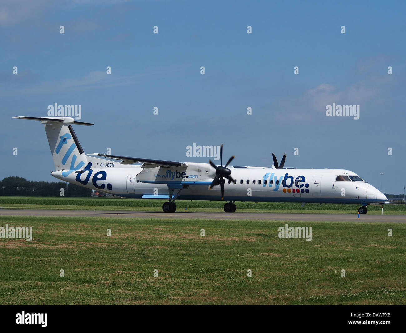 Dash 8 q400 hi-res stock photography and images - Alamy