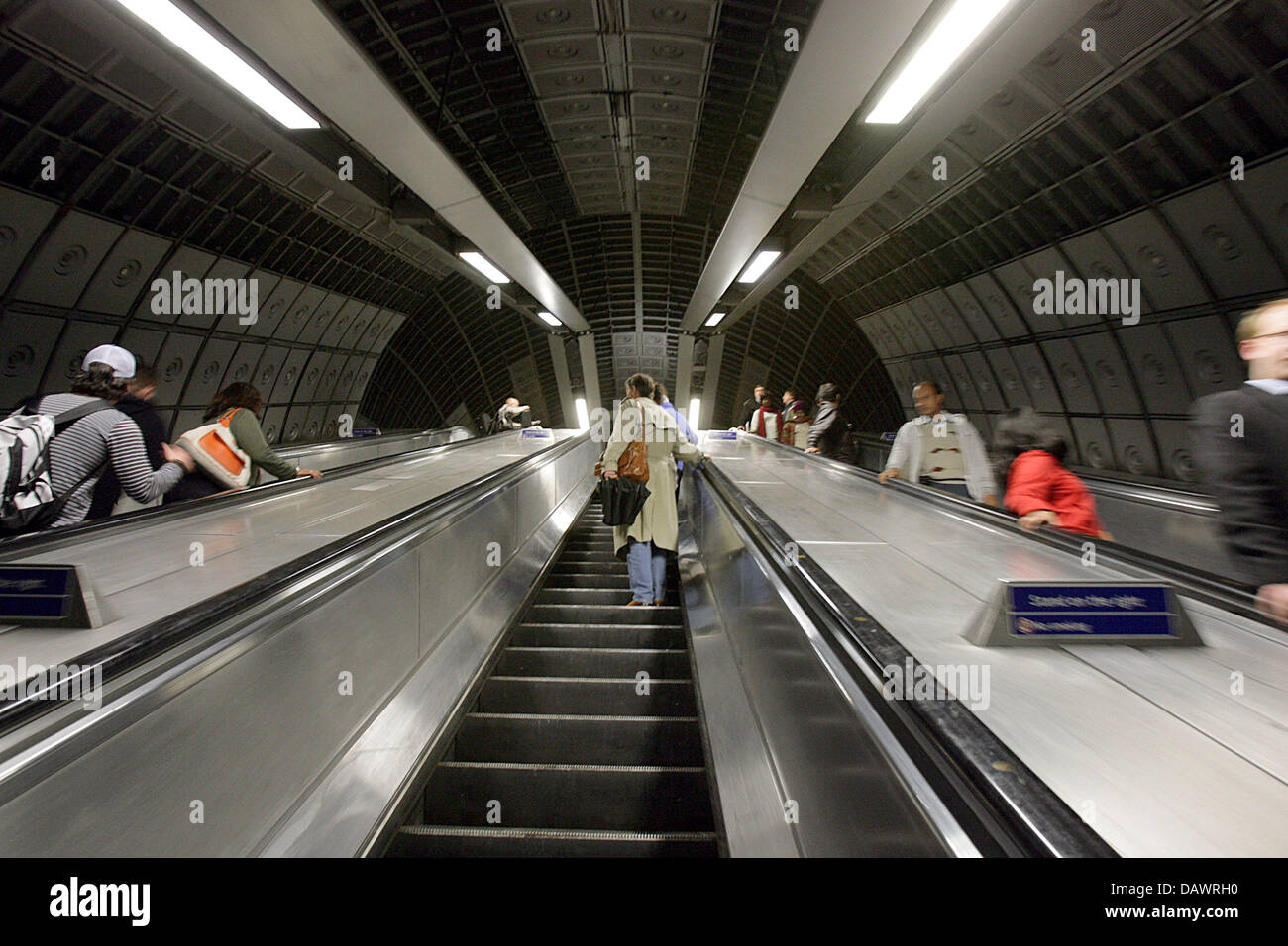 1863 first underground london hi-res stock photography and images - Alamy