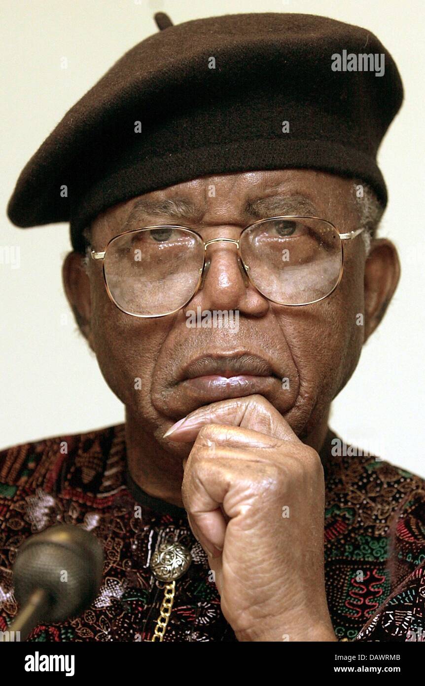 Chinua Achebe Biagraphy