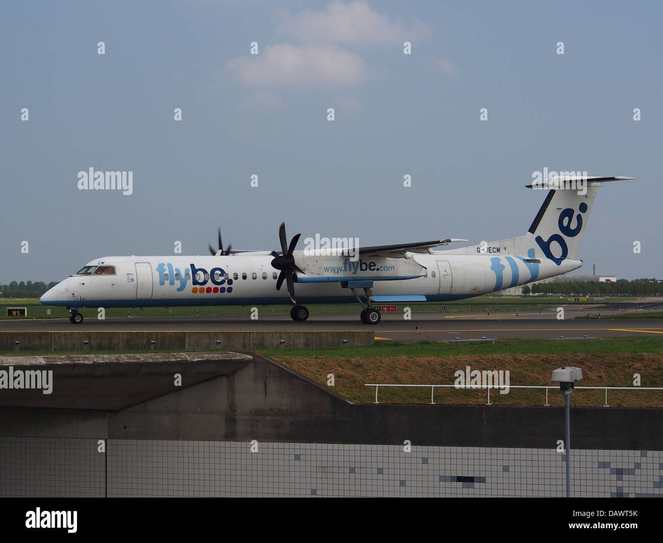G-JECM Flybe De Havilland Canada DHC-8-402Q Dash 8 2 Stock Photo - Alamy