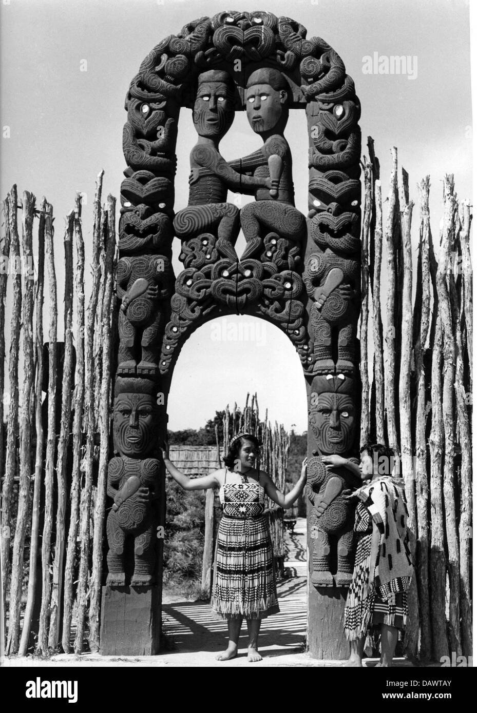 Maori women historical hi-res stock photography and images - Alamy