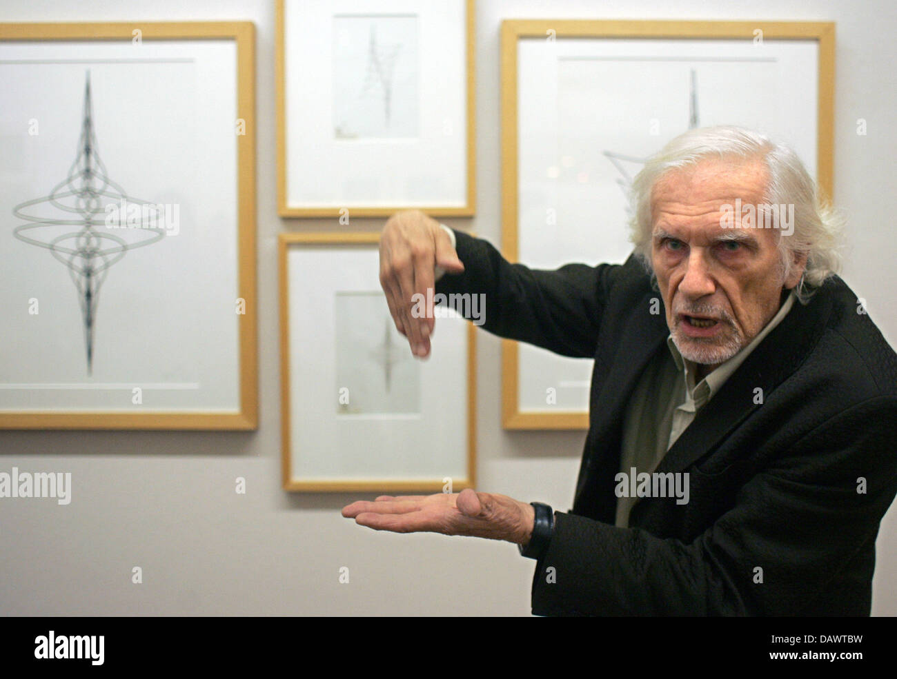 Pioneer of computer graphics Herbert W. Franke presents his works in ...