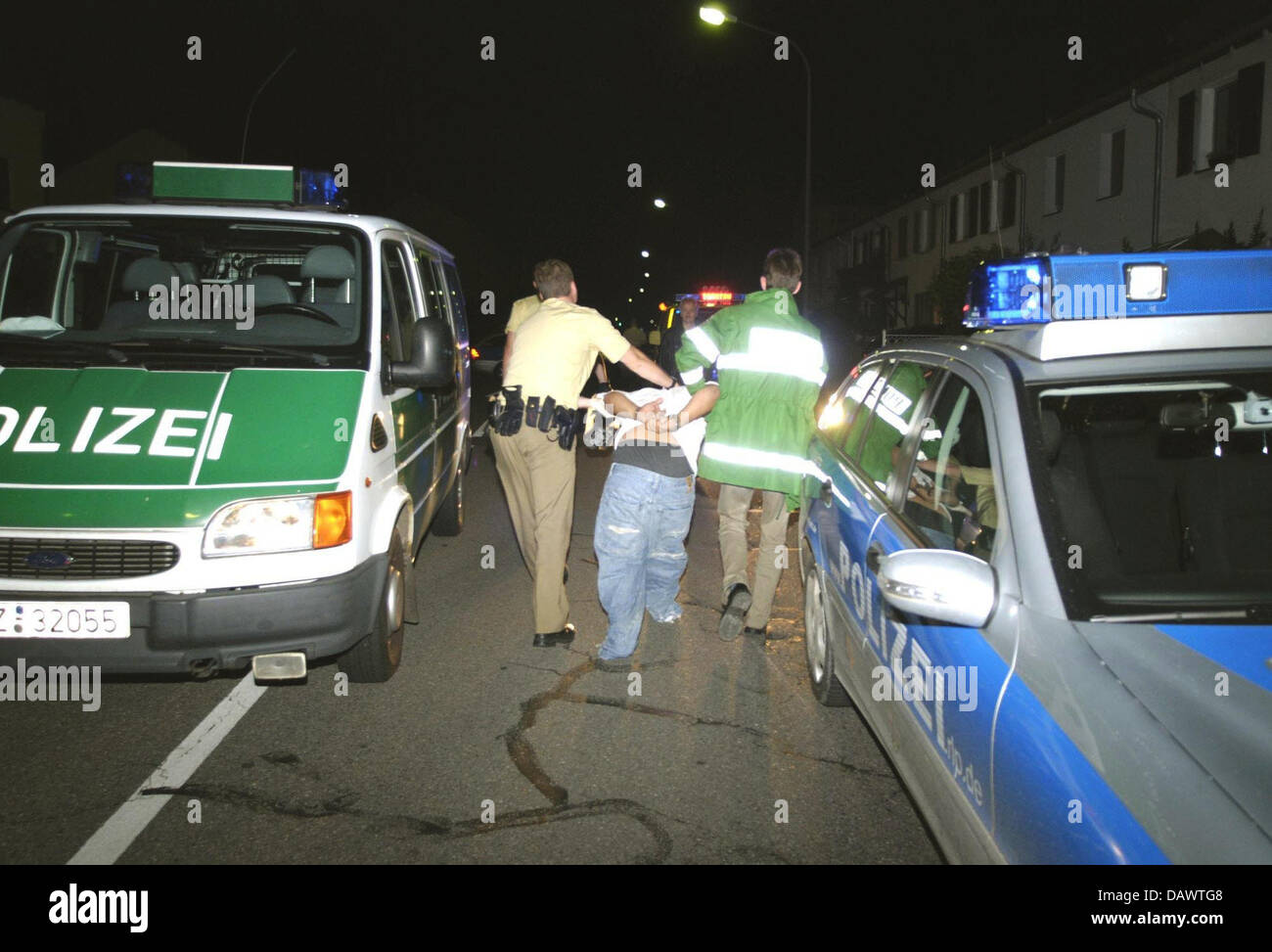 Police officers arrest a young man after chasing him down Speyer ...