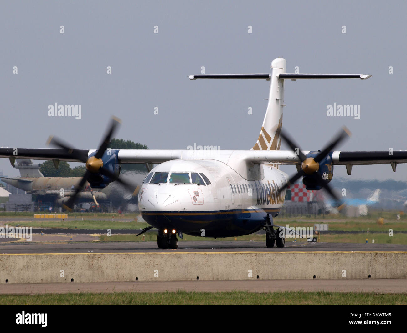 Atr 42 aircraft hi-res stock photography and images - Alamy