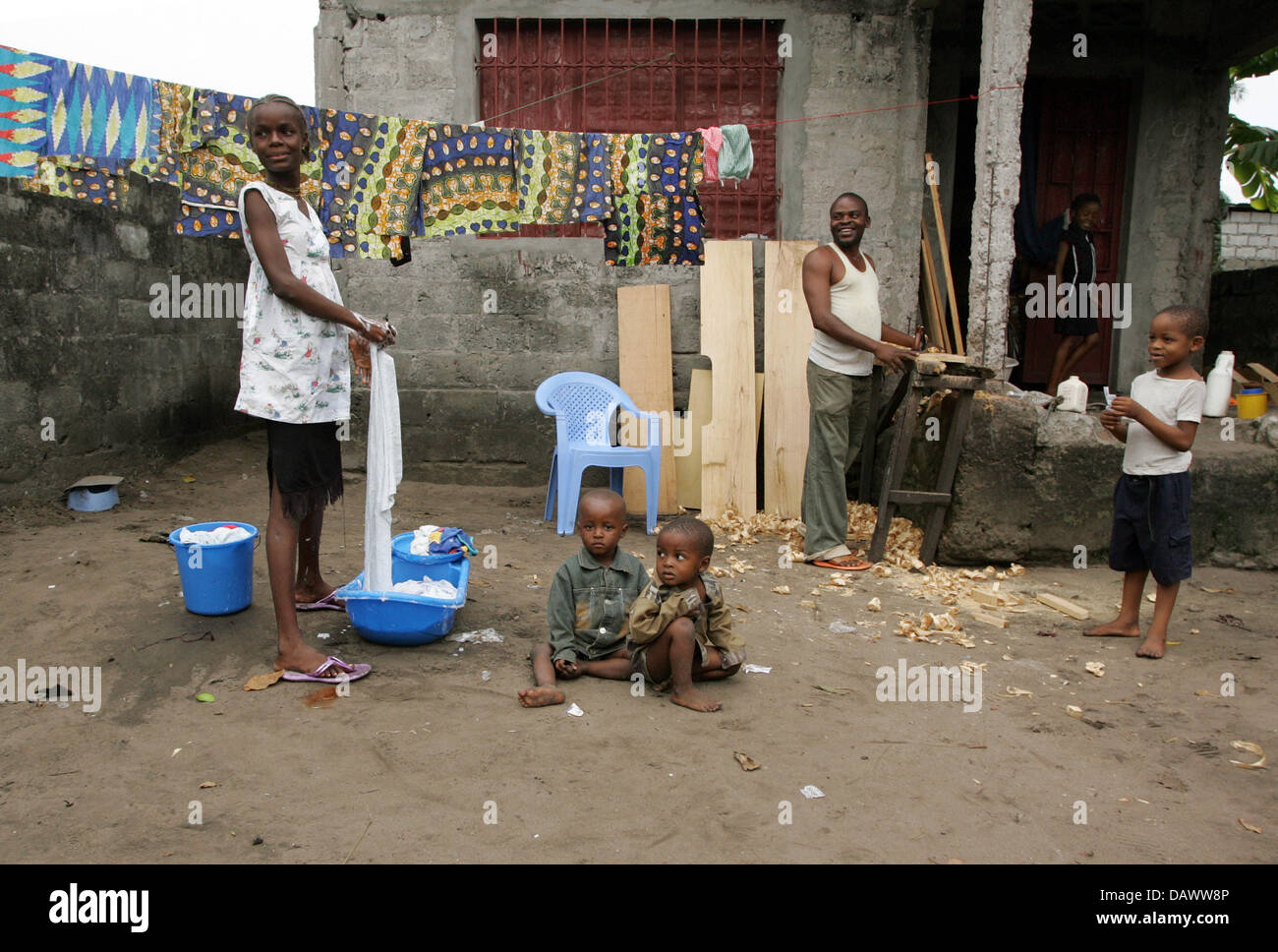 A Congolese family pictured in Kinshasa, DR Congo, 04 May 2007. Photo ...