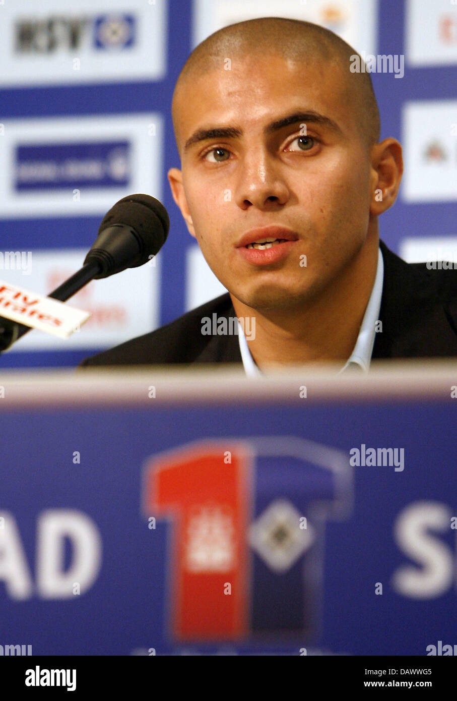 Hamburg's new Egyptian striker Mohamed Zidan answers questions at a ...