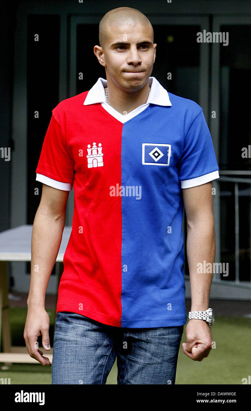 Hamburg's new Egyptian striker Mohamed Zidan pictured in his new jersey ...