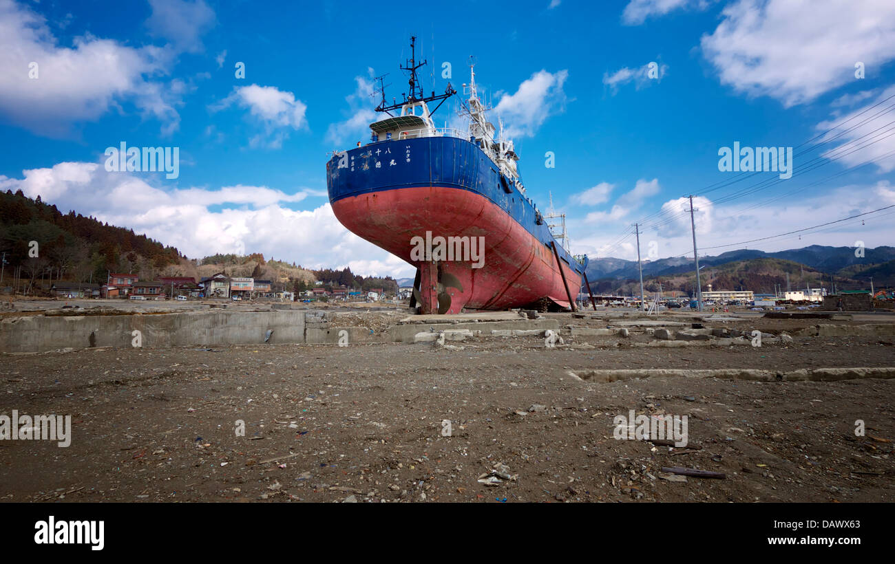 The stranded fishing boat, Kyotoku Maru 18, washed ashore by the 2011 ...