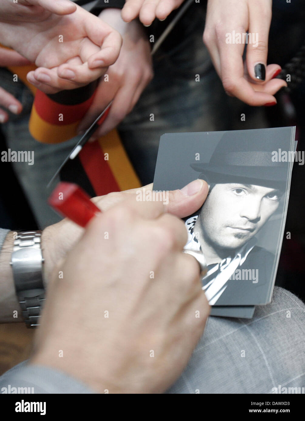 German jazz singer Roger Cicero writes autographs for his fans in ...