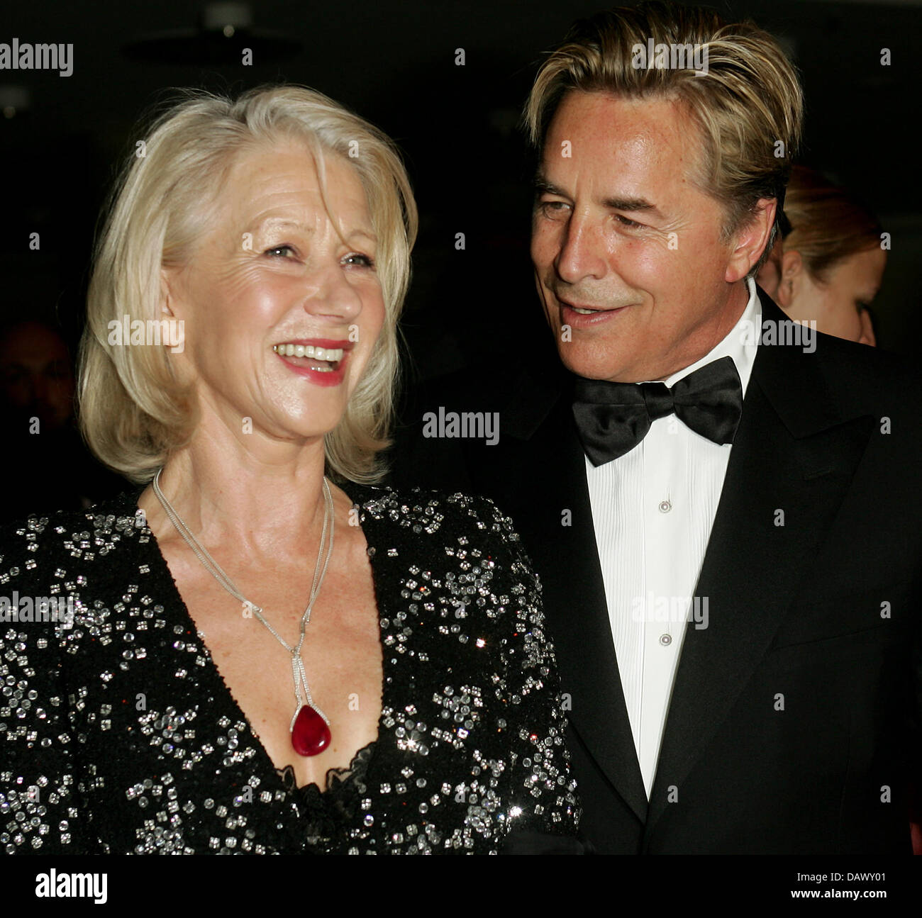 US-American actor Don Johnson and English actress Helen Mirren chat ...
