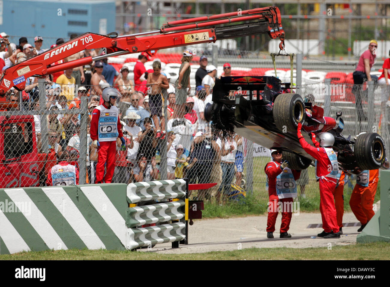 The car of US Formula One pilot Scott Speed is removed from the track ...