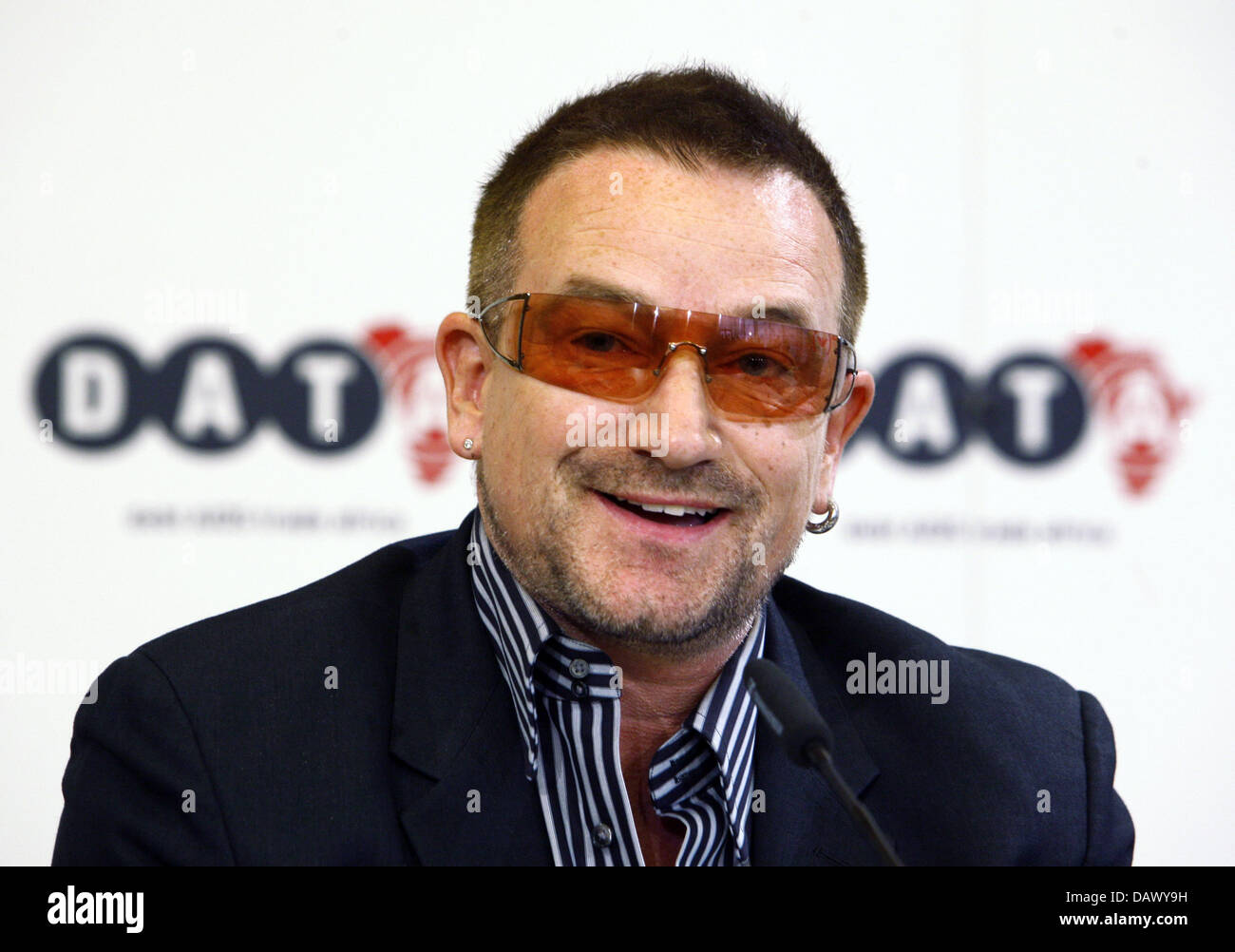 Bono u2 africa hi-res stock photography and images - Alamy