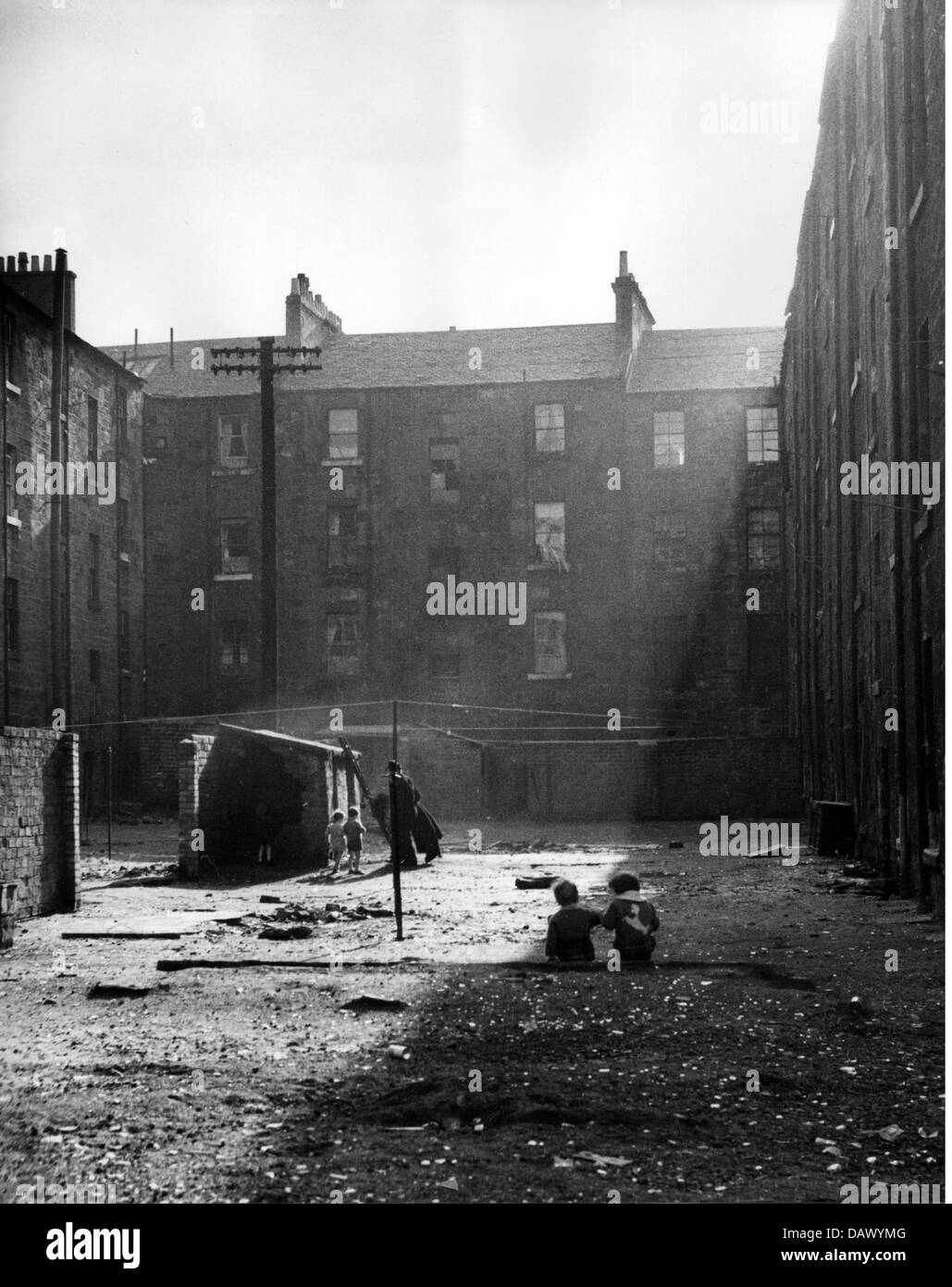 Glasgow Slums Life In The Gorbals: Photos Reveal Glasgow's 1940s Slums