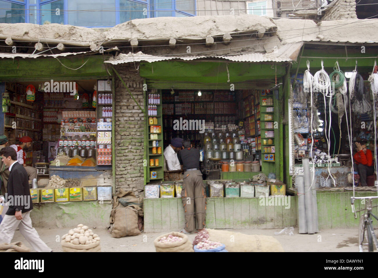 The picture shows simple stores in Kabul, Afghanistan, 29 April 2007 ...