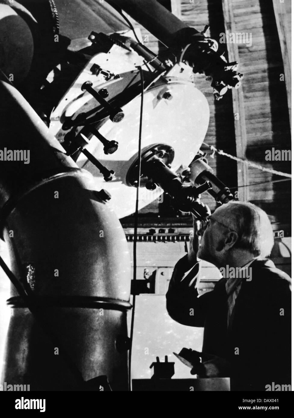 Astrophysics observatory science Black and White Stock Photos & Images ...