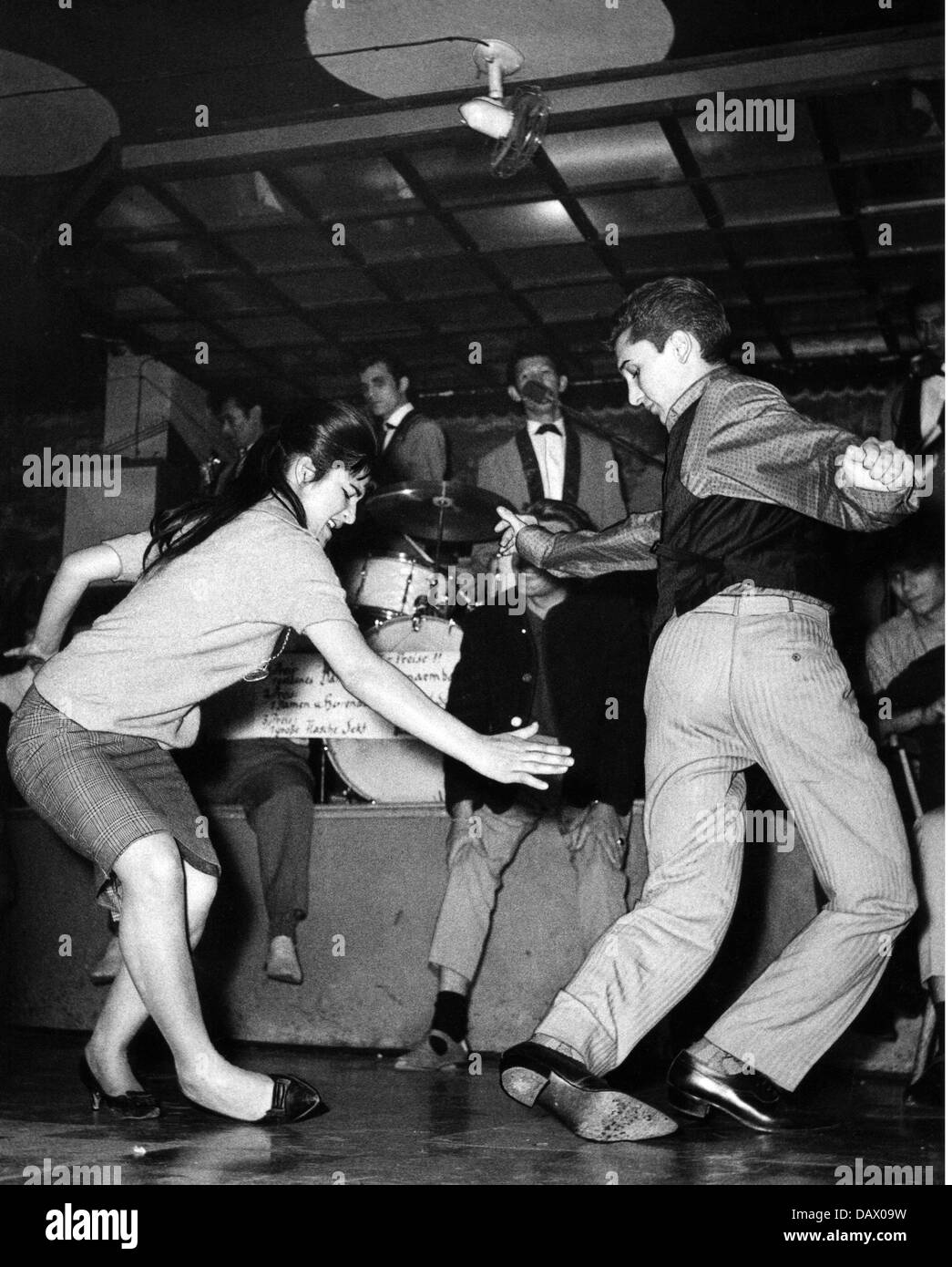 Twist dance 1960s High Resolution Stock Photography and Images - Alamy