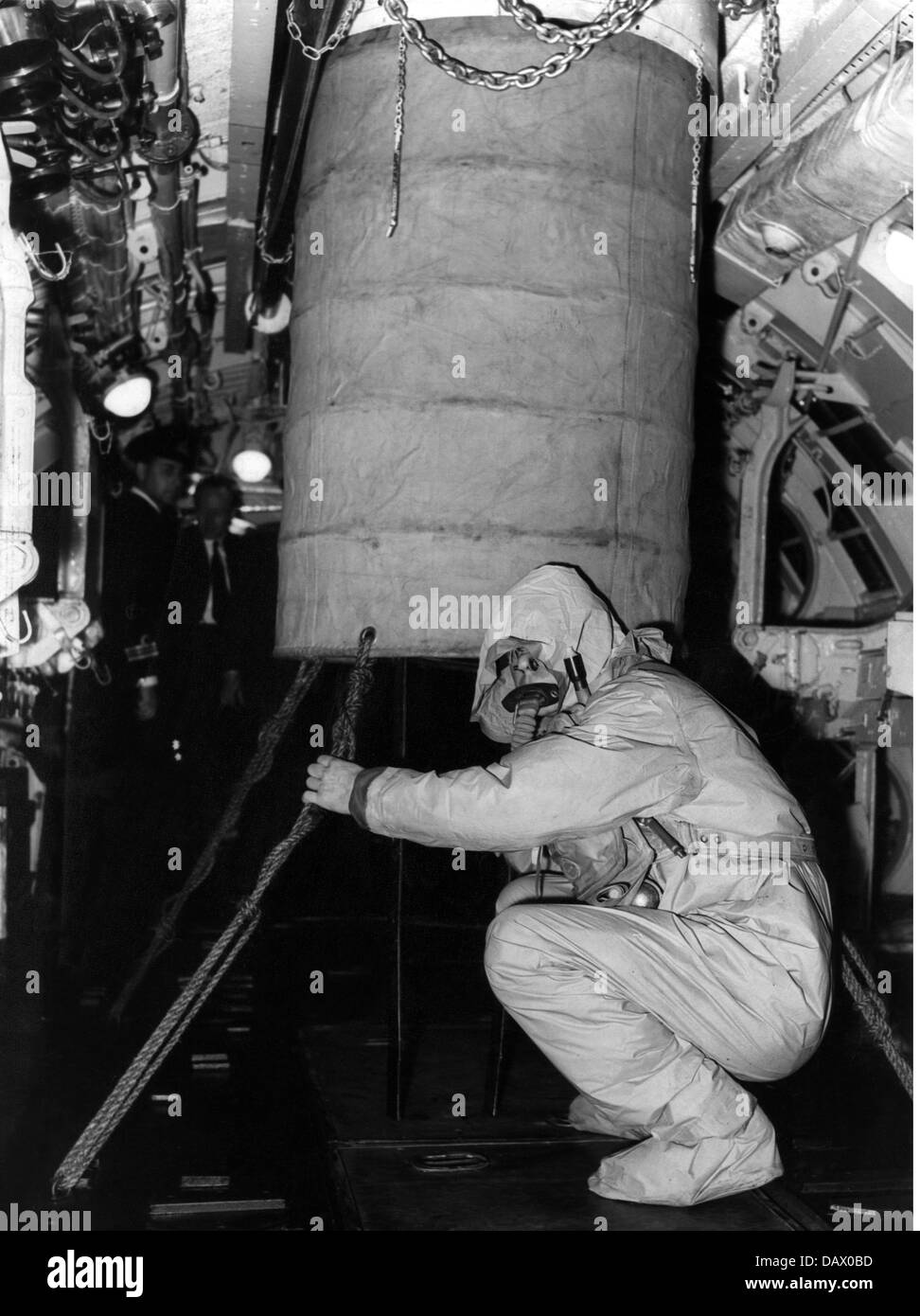 military, Great Britain, Royal Navy, soldier demonstrating submarine ...