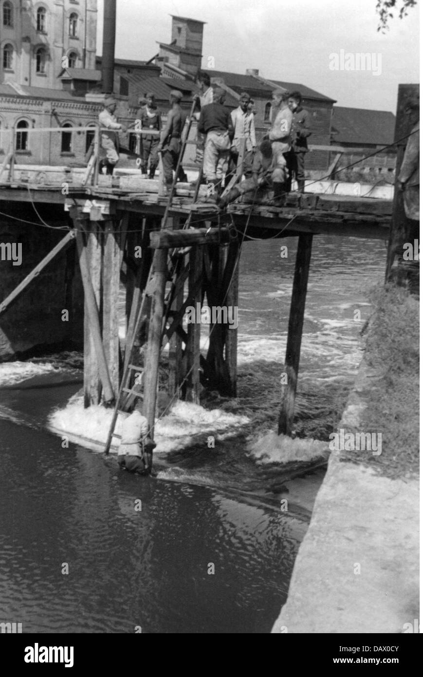 Members of the reich labour service reichsarbeitsdienst hi-res stock ...