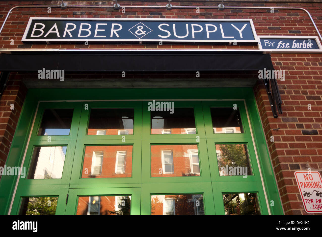 New york barber shop exterior hi-res stock photography and images - Alamy