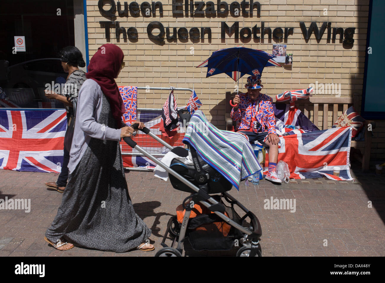 London 19th July 2013: Muslim mother and child passes royalist as ...