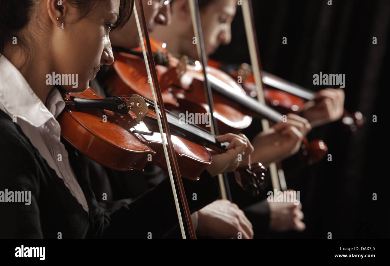 Female violinists hi-res stock photography and images - Alamy