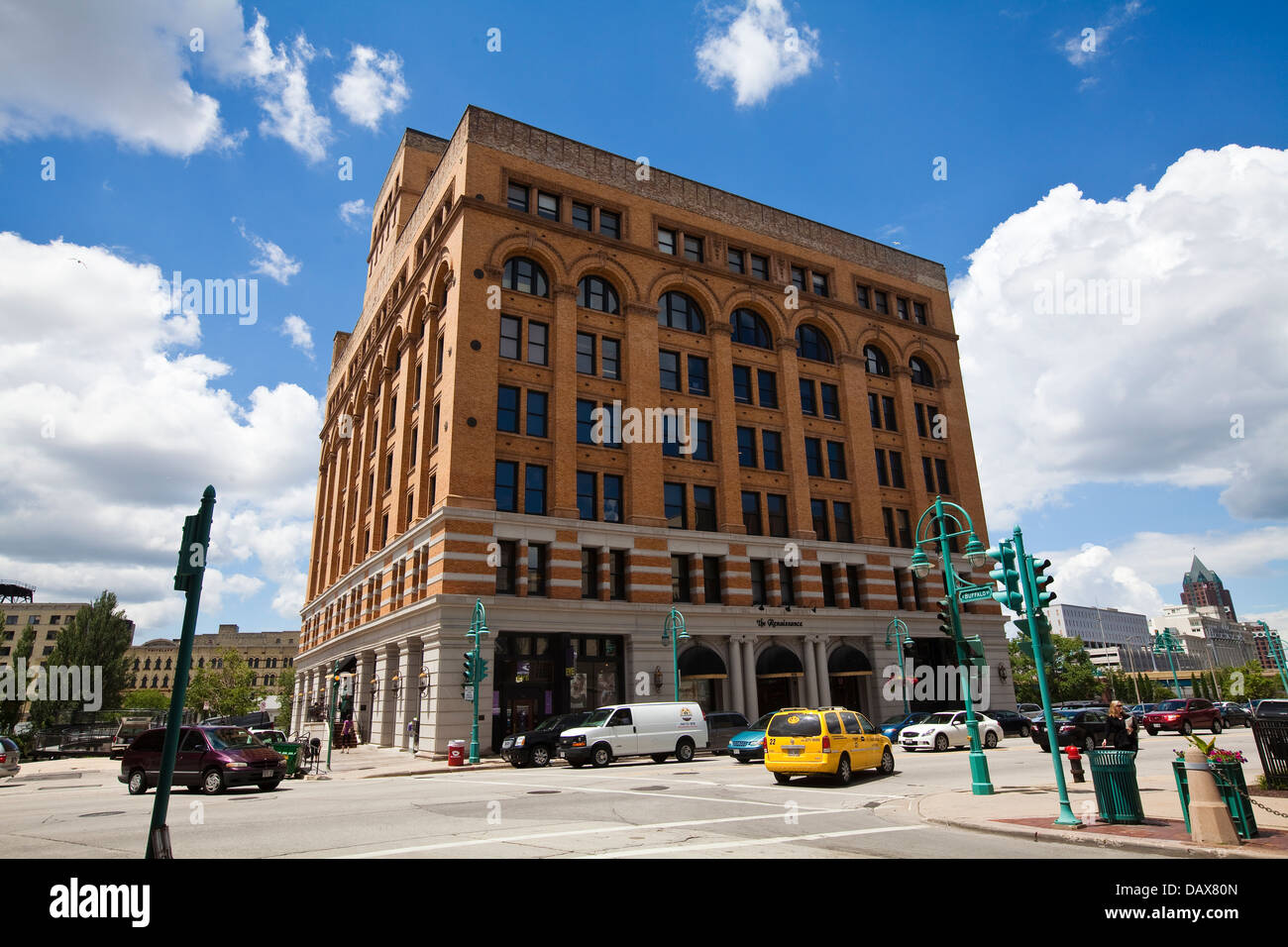 The renaissance building milwaukee hi-res stock photography and images ...