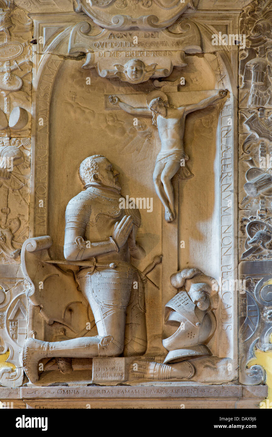Medieval knight tomb hi-res stock photography and images - Alamy