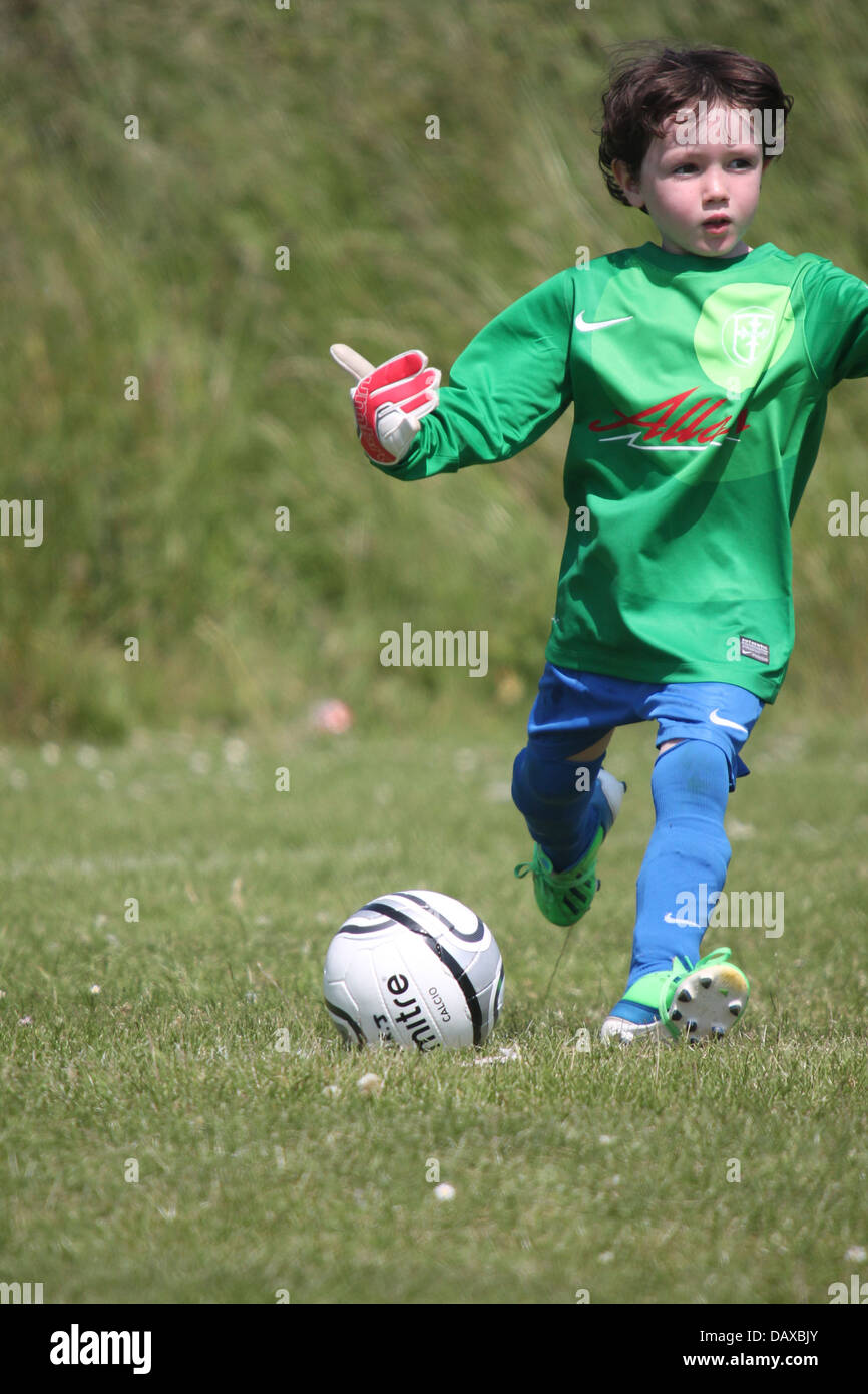 Small boy playing football Stock Photo - Alamy