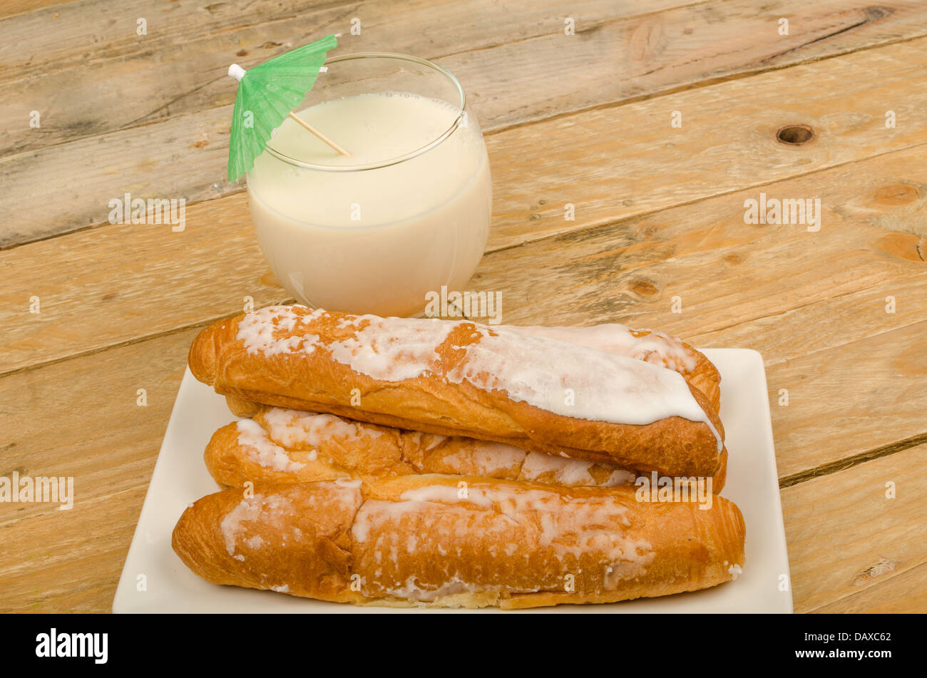 Fartons, a traditional Spanish bun eaten with horchata, a summer drink ...