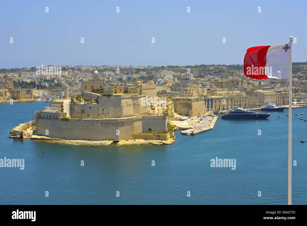 Valletta fort flag hi-res stock photography and images - Alamy
