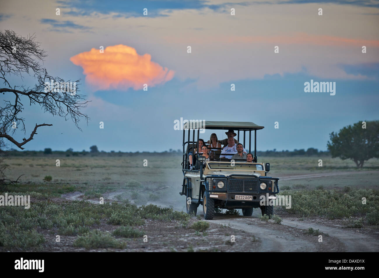 4x4 touristen hi-res stock photography and images - Alamy