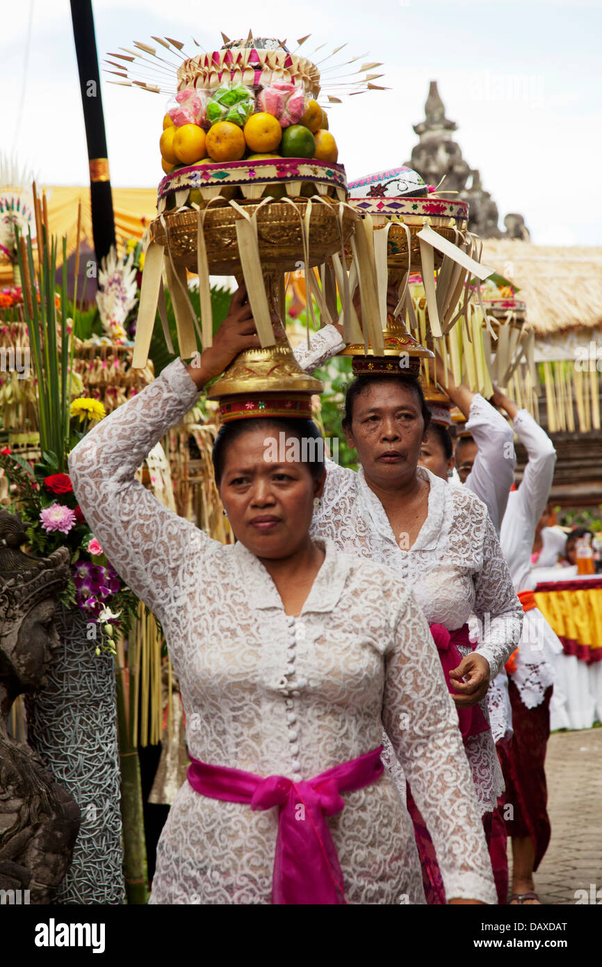 Offerings at balinese wedding hi-res stock photography and images - Alamy
