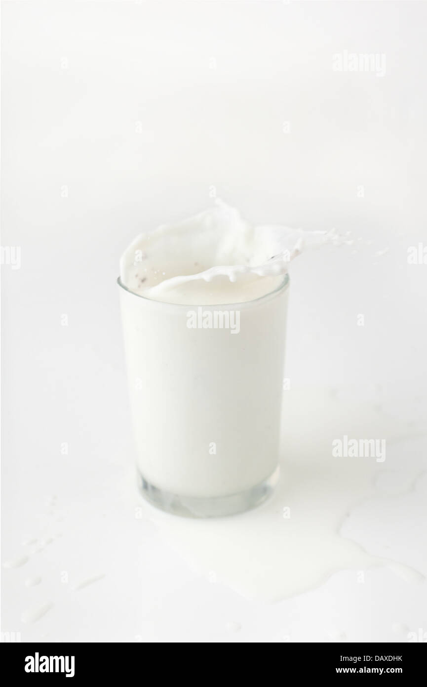 Oreo milk splash hi-res stock photography and images - Alamy