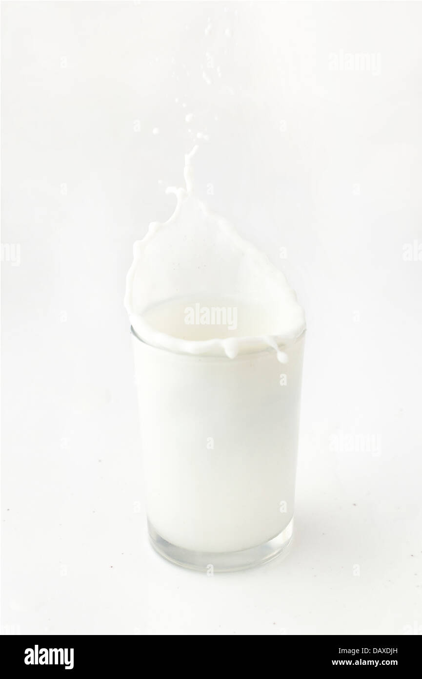 Oreo milk splash Stock Photo - Alamy