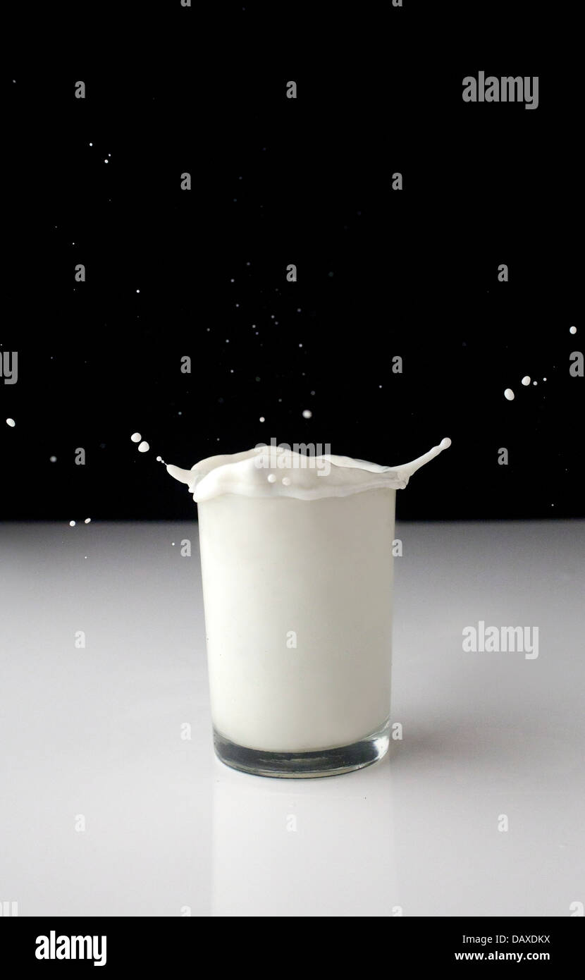 Oreo milk splash Stock Photo - Alamy