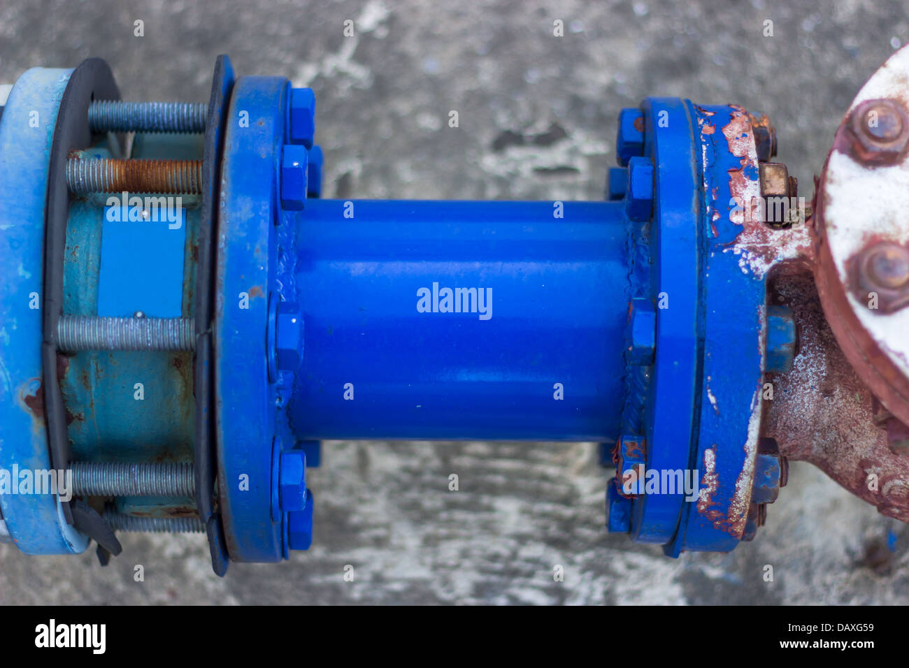 Copper pipe fittings hi-res stock photography and images - Alamy