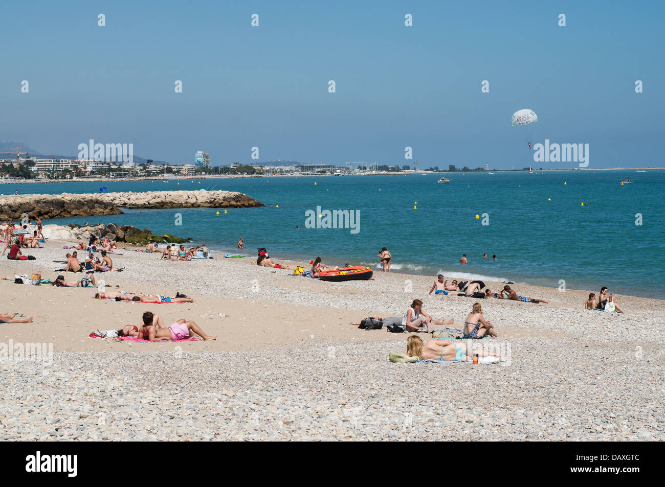 French women sunbathing hi-res stock photography and images - Alamy